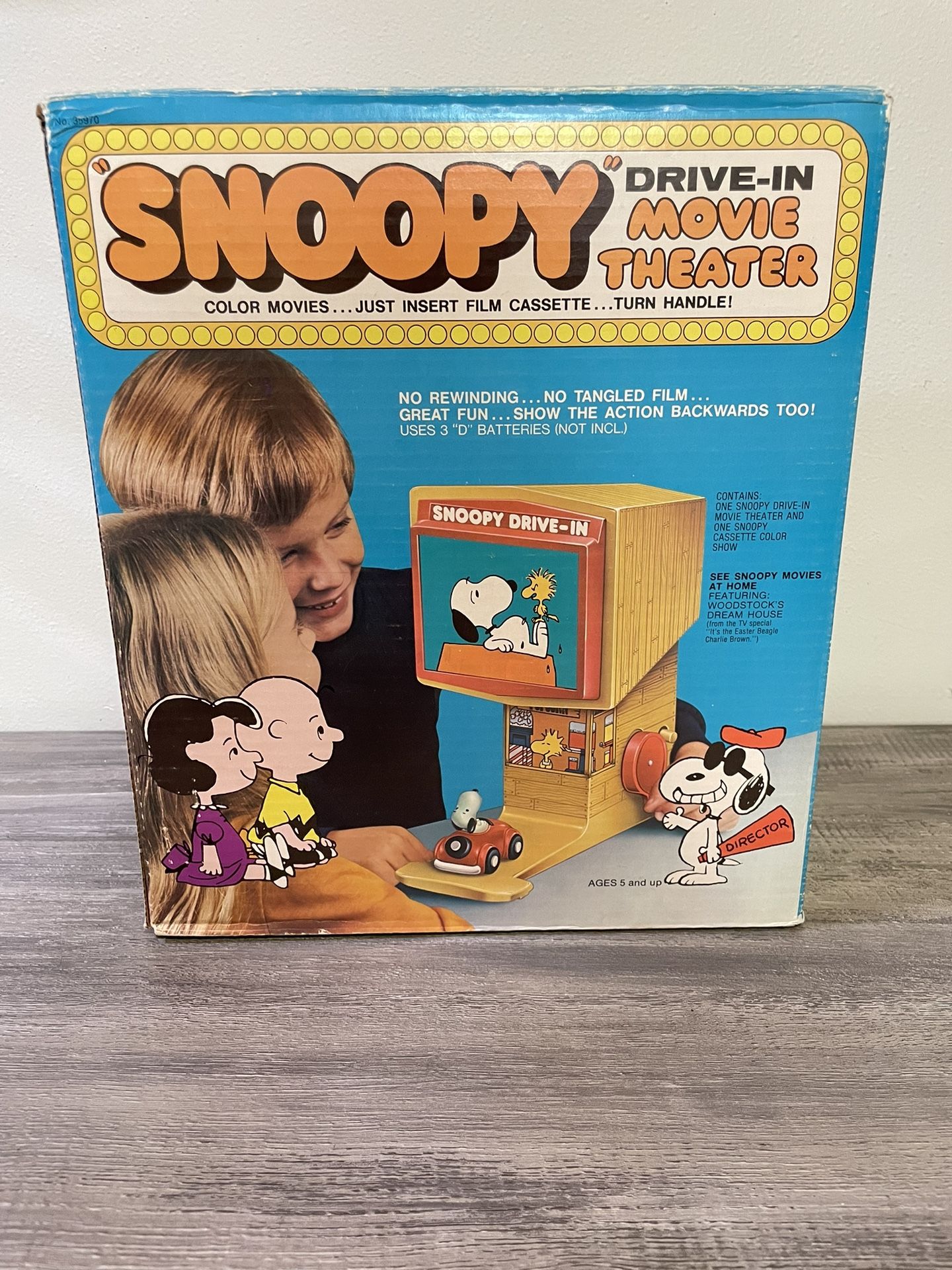 Vintage 1975 Kenner Snoopy Drive-In Movie Theater With 4 Cartridges ...
