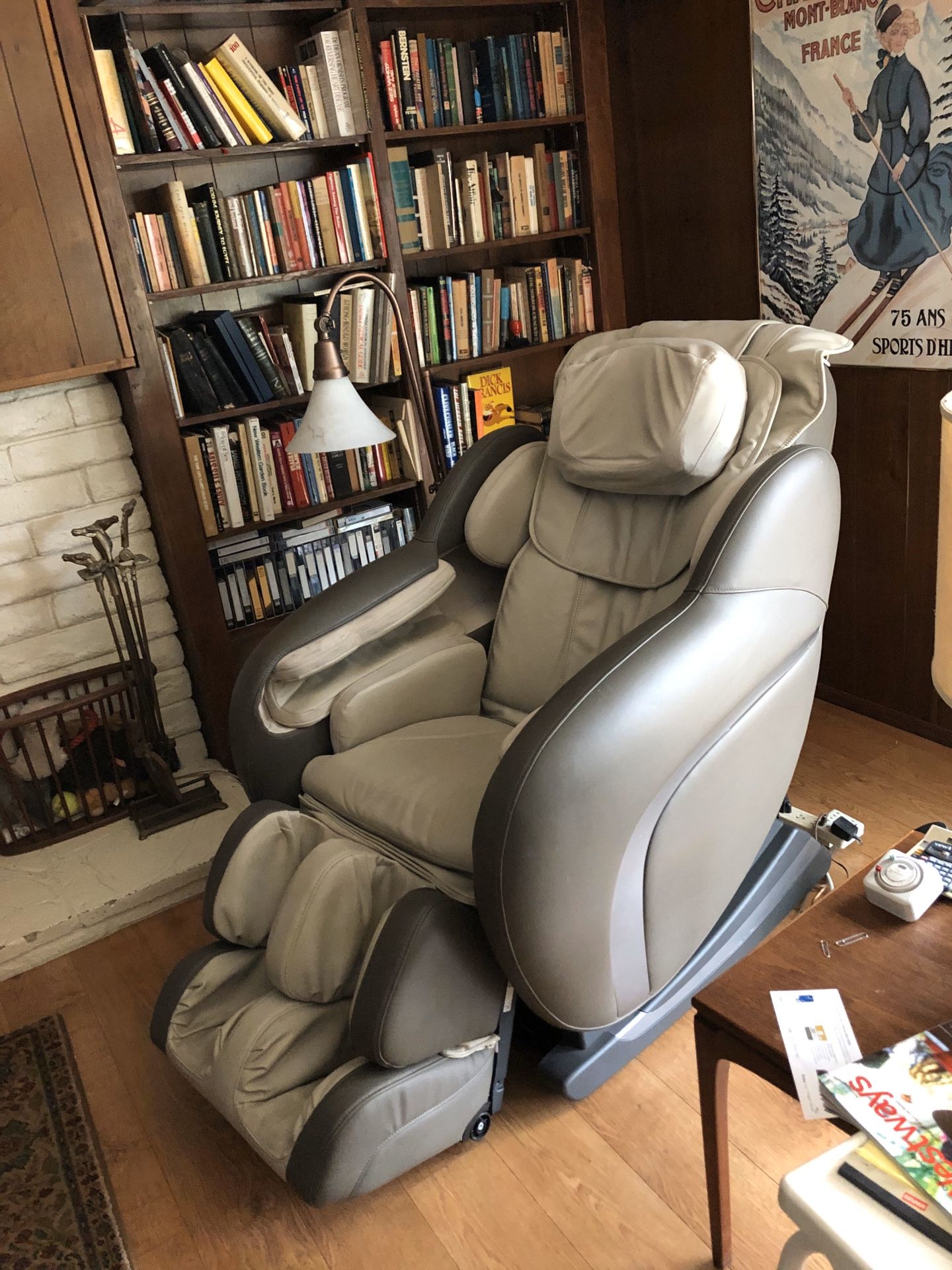 Massage Chair - Brookstone OSIM uAstro for Sale in Orange, CA - OfferUp