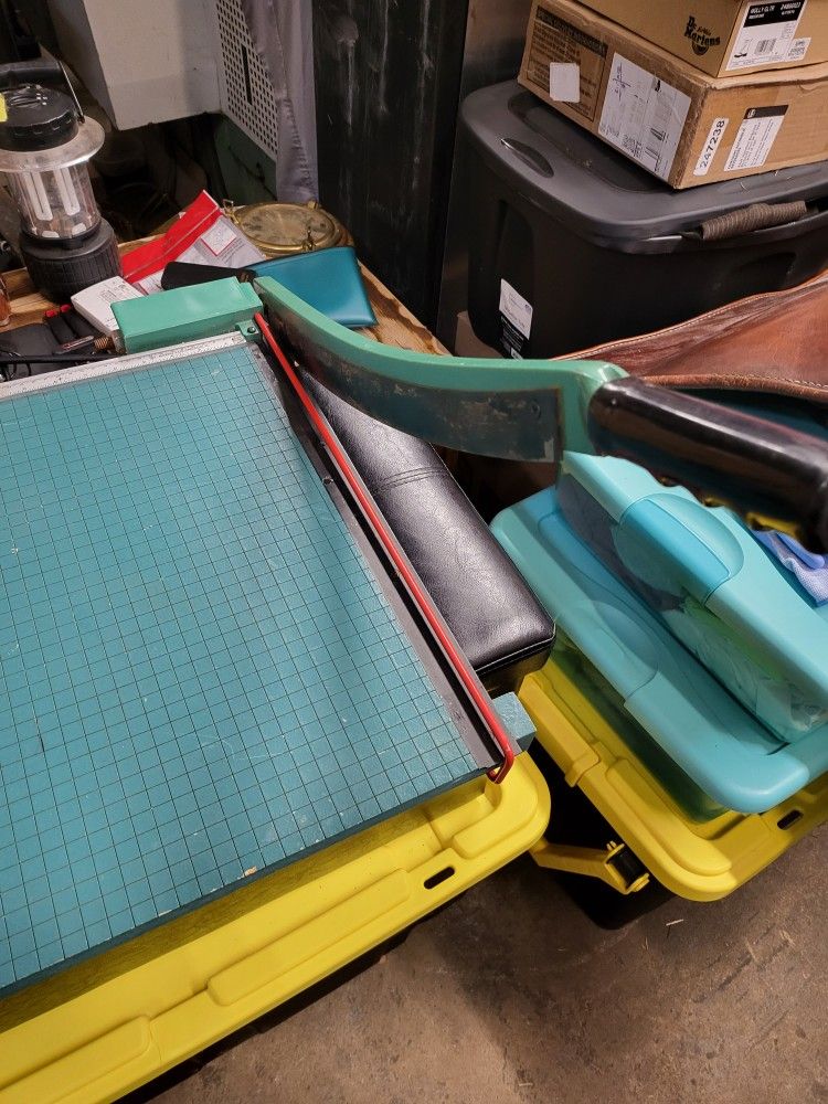 Paper cutter / paper shear for Sale in Maple Valley, WA - OfferUp