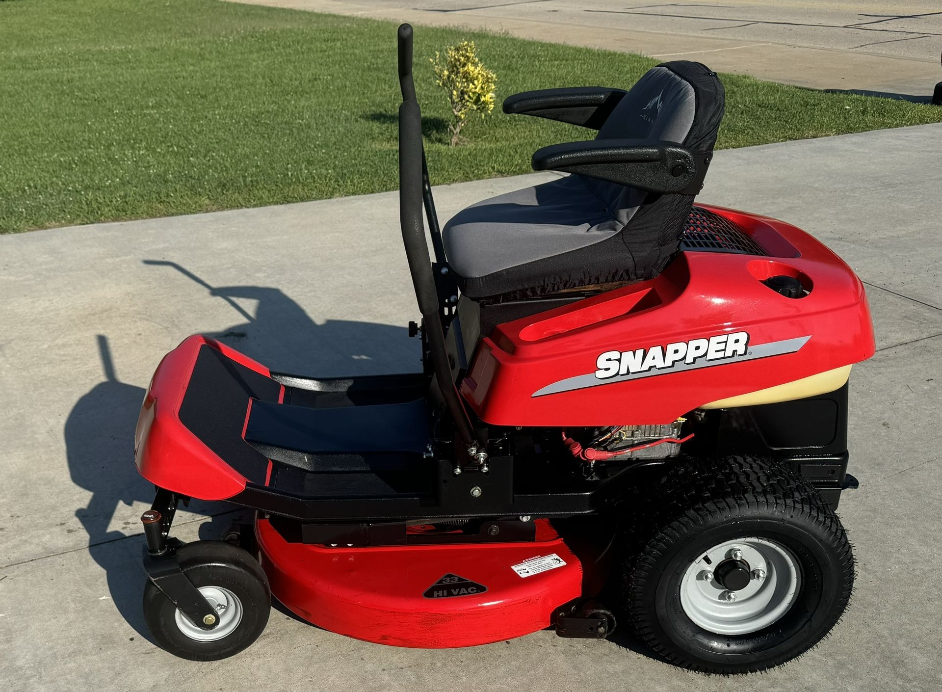 Snapper 150z Zero Turn Riding Mower - 33in Cut / 17.5hp - Perfect For ...