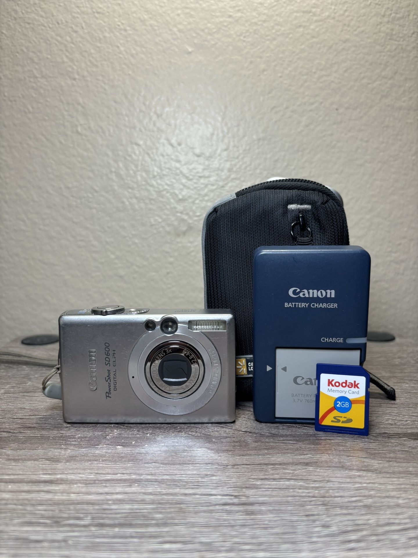 Canon PowerShot SD600 Digital ELPH 6MP Digital Camera - Silver for Sale ...
