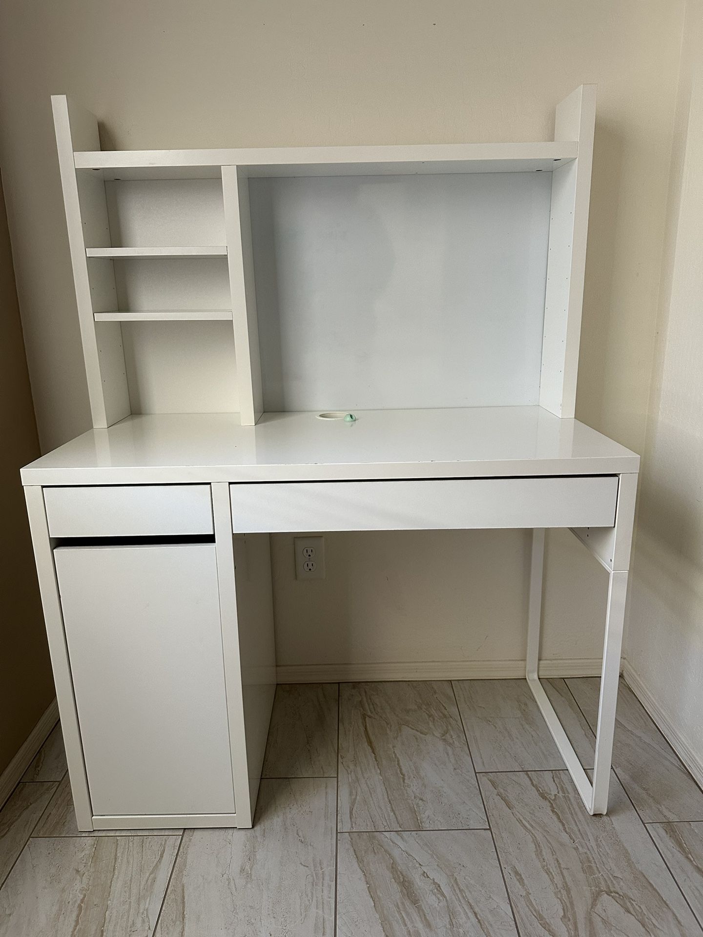 IKEA White Desk With Hutch for Sale in El Mirage, AZ - OfferUp