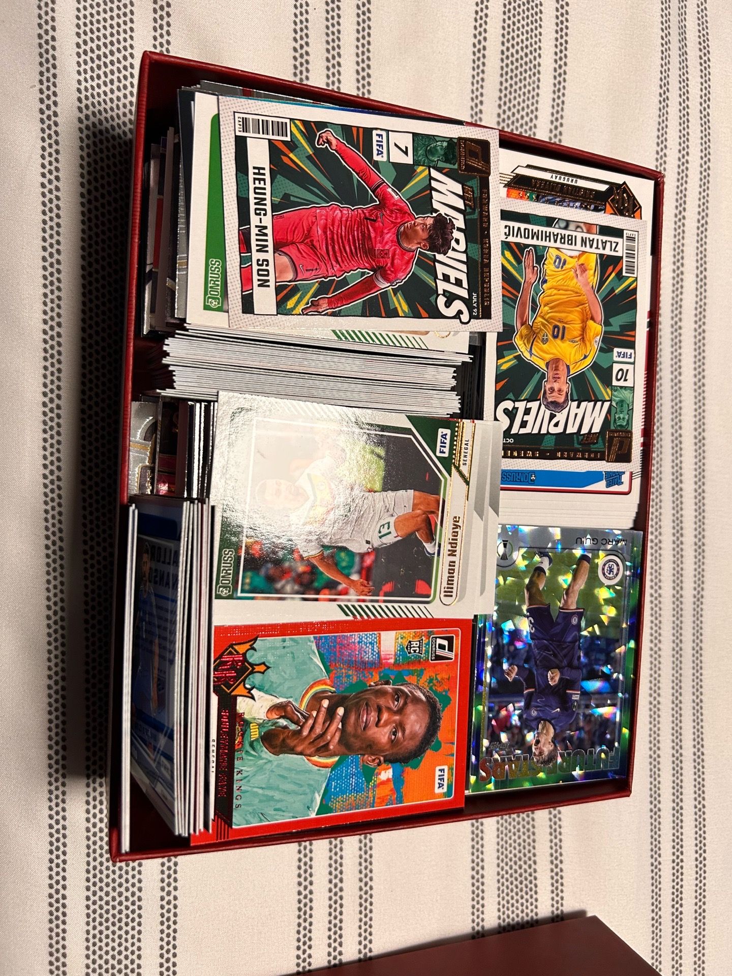 Box of sports cards for Sale in Bolingbrook, IL - OfferUp