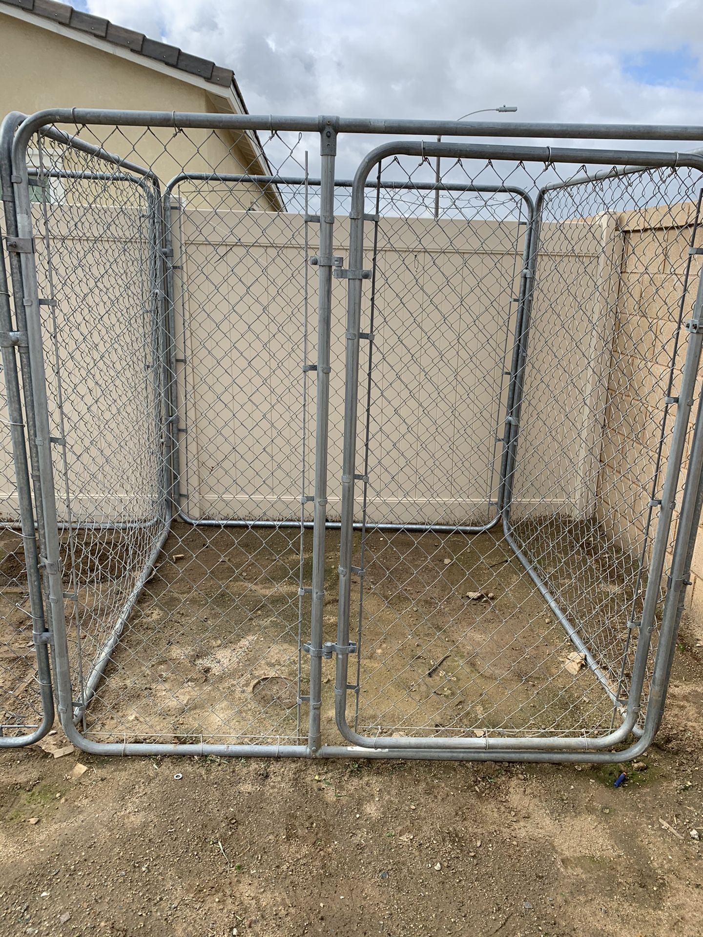 Dog kennel 6 ft x 6 ft for Sale in Romoland, CA - OfferUp