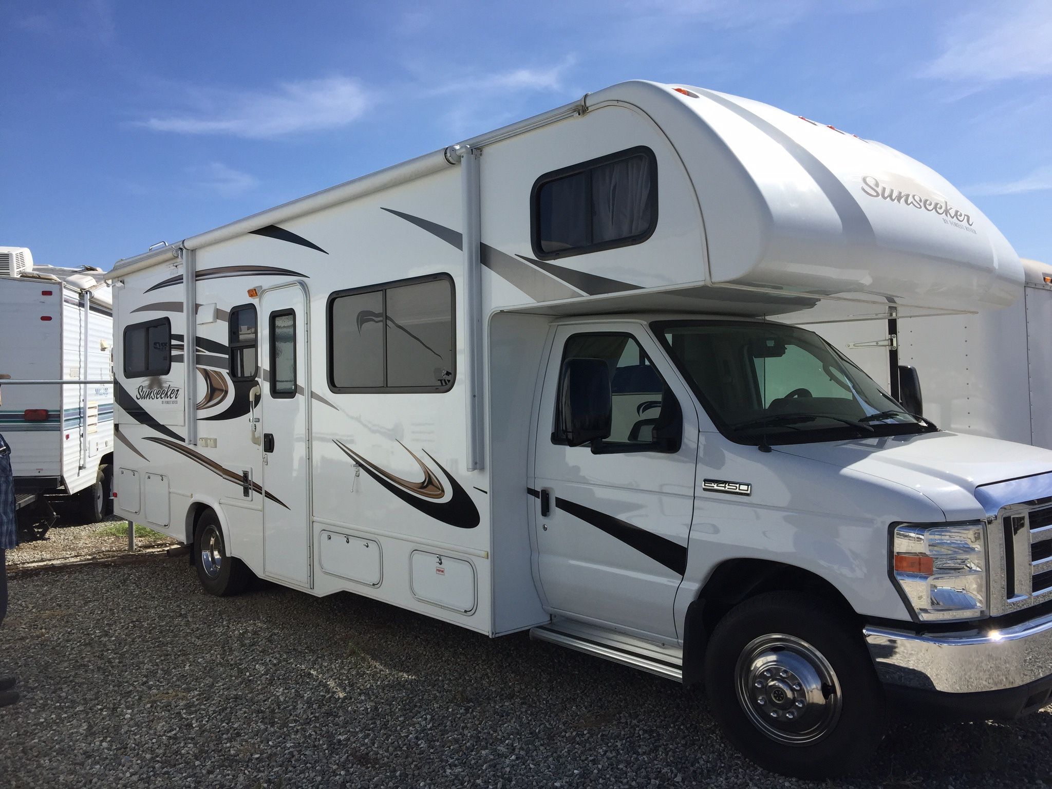 2014 Forest River Sunseeker 2700DS for Sale in Pumpkin Center, CA - OfferUp