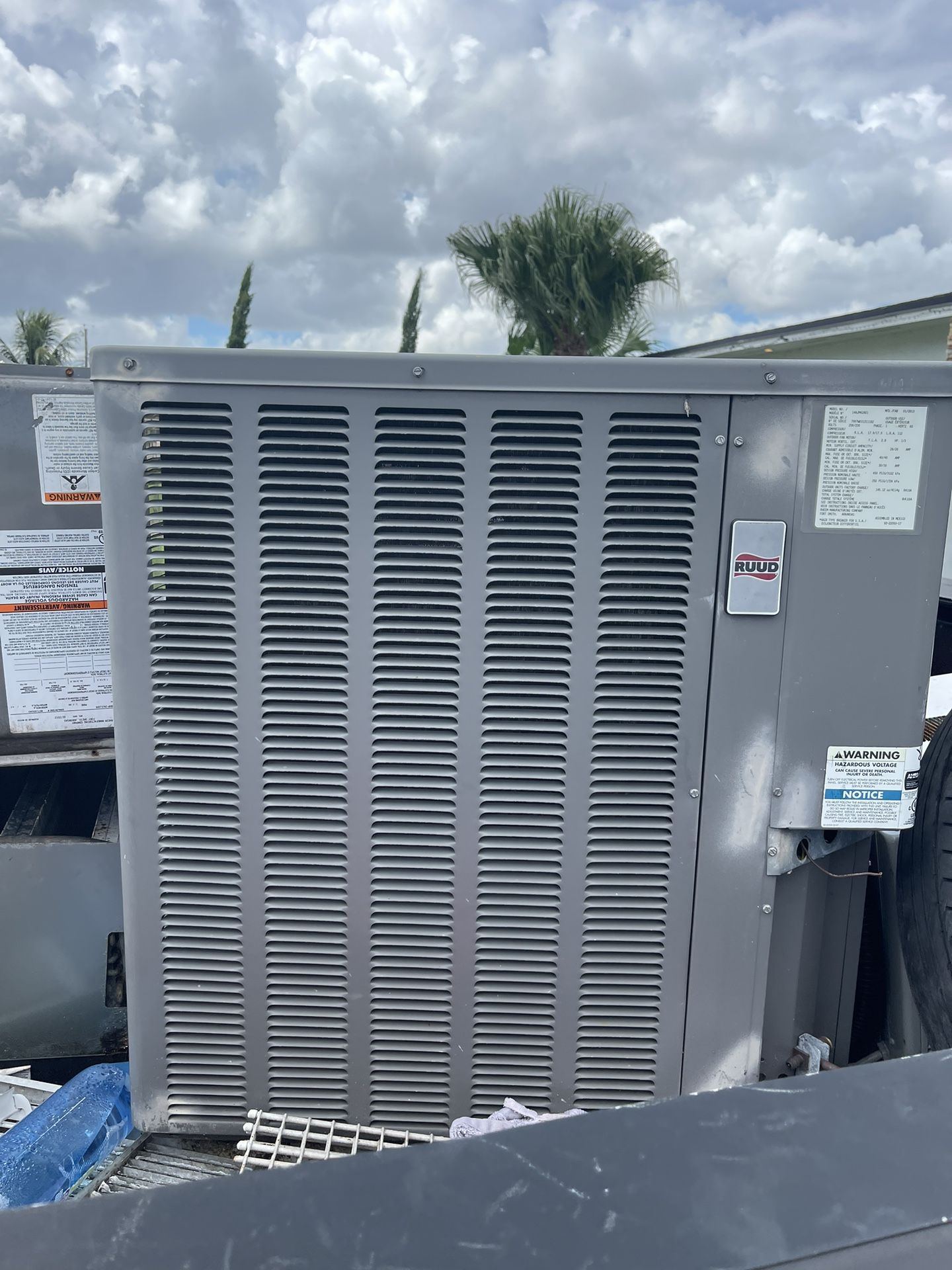 42,000 BTU Split System. 2013 Rudd Shorty 3.5 Ton. R410A. Indoor ...