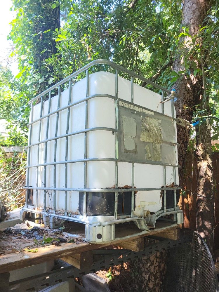 Water Tank. 275 Gallons