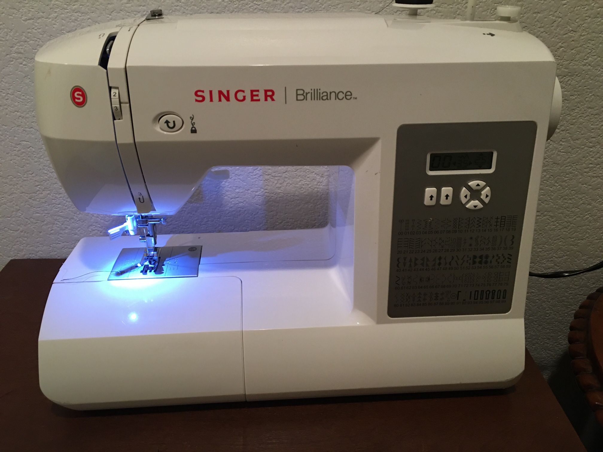 SINGER 6199 Brilliance Computerized Sewing Machine With Dust Cover ...