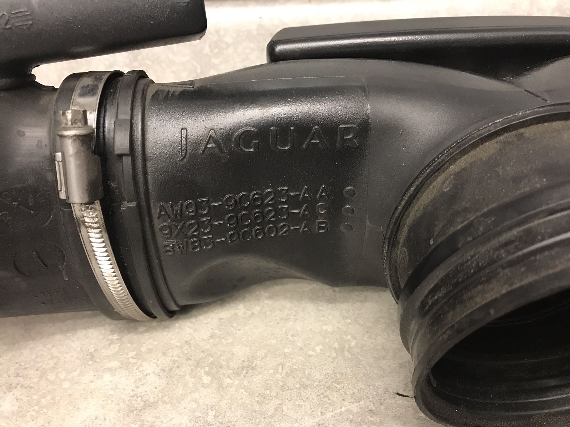 Jaguar OEM INTAKE AIR DUCT 9X23-9R504-BA, AW93-9C623-AA, 9X23-9C623-AC ...