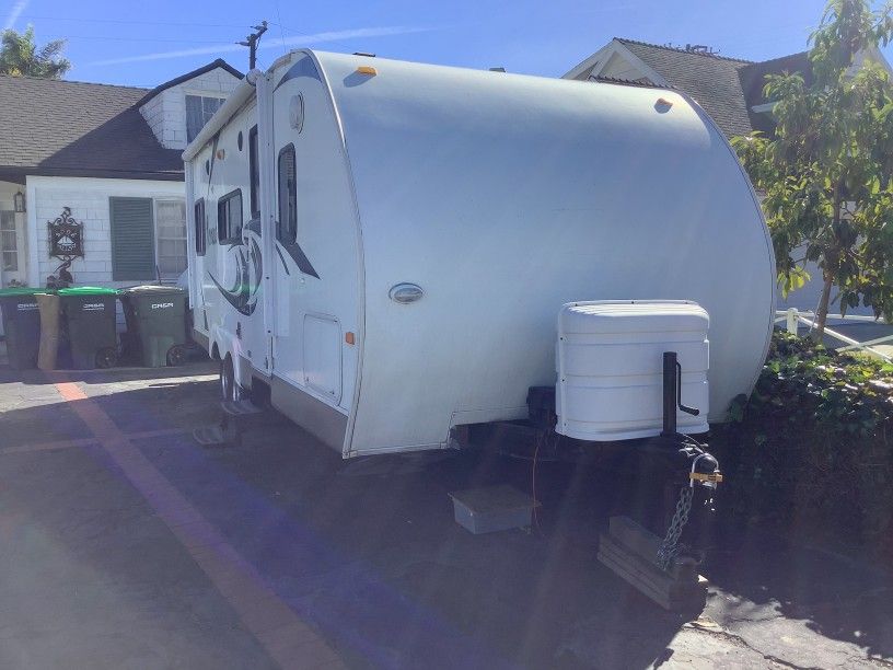 2010 Skyline 2020B for Sale in Costa Mesa, CA - OfferUp