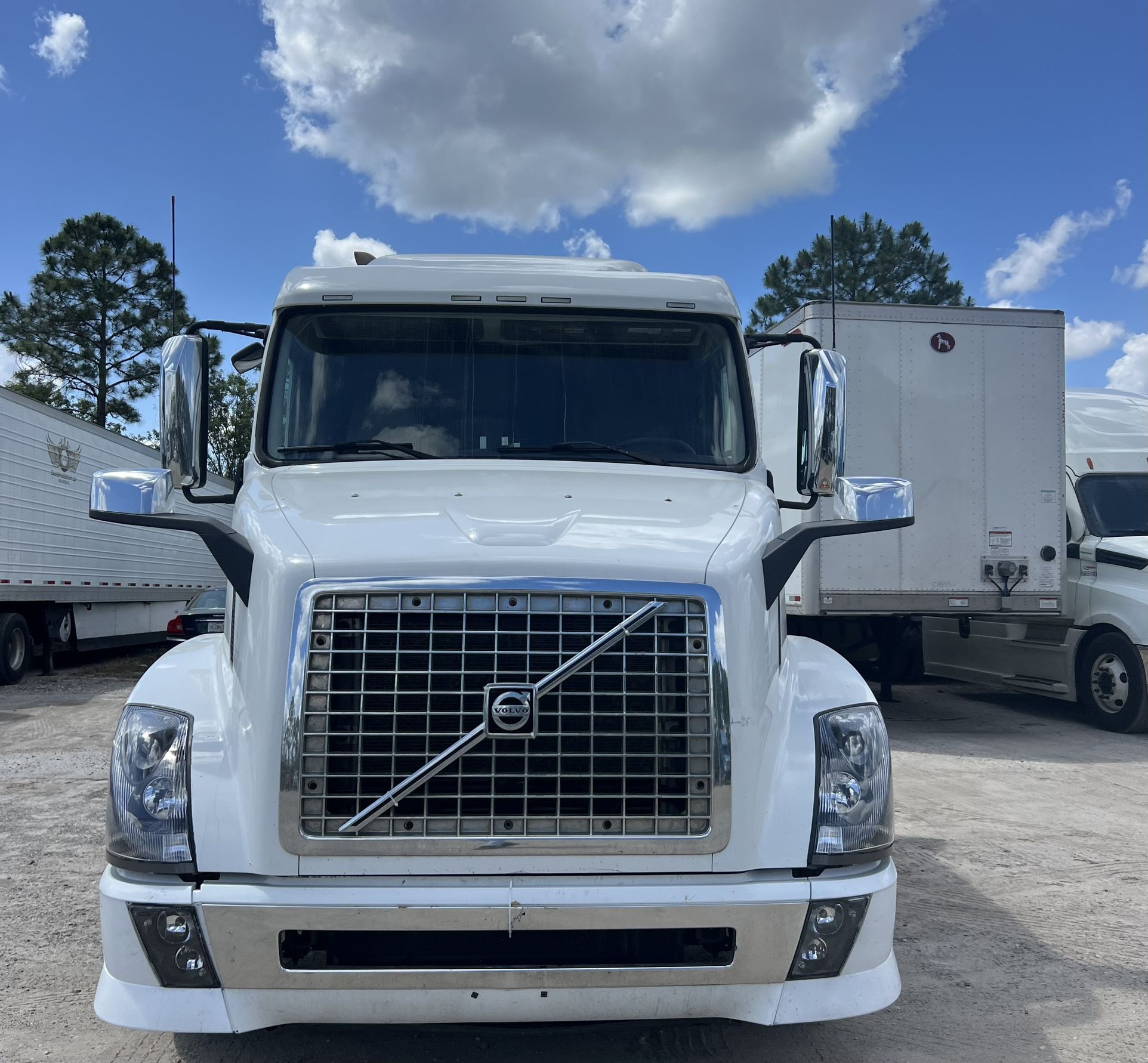 2011 Volvo Vnl for Sale in Miami, FL - OfferUp