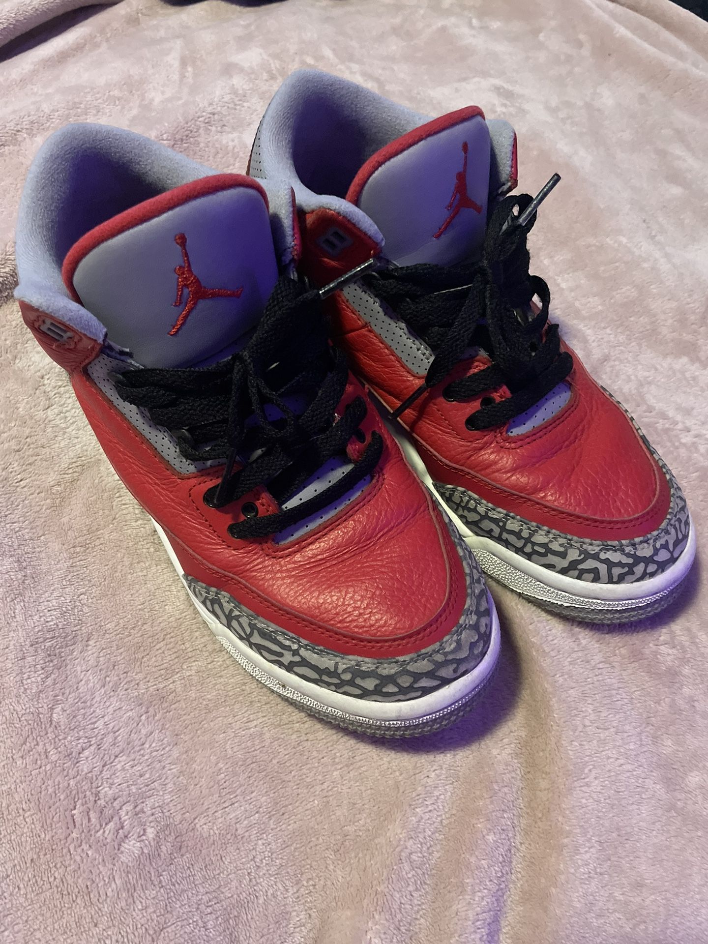 Nike Jordan 3 Retro Red & Grey for Sale in Manor, TX - OfferUp