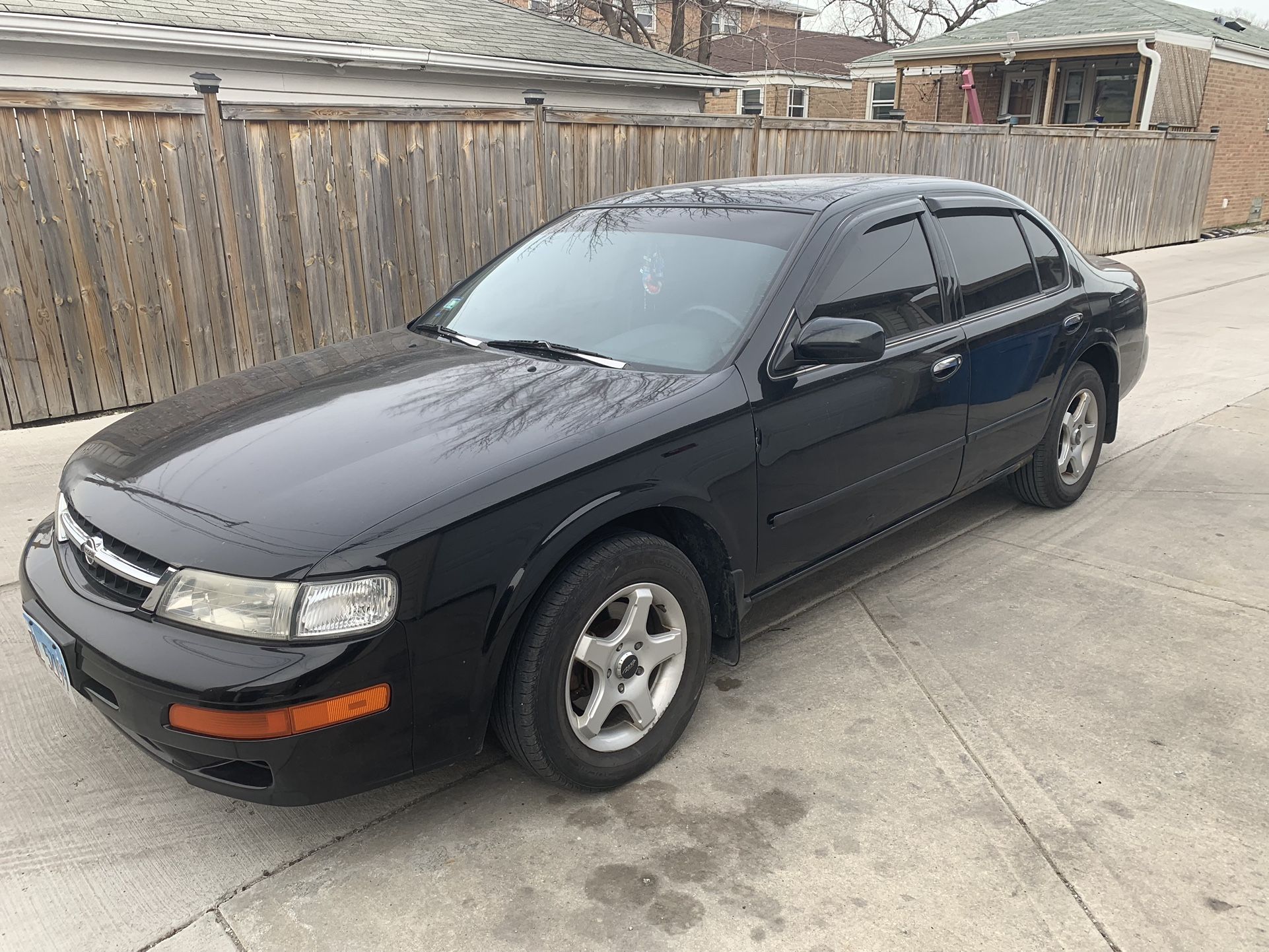 1997 Nissan Maxima for Sale in Chicago, IL - OfferUp