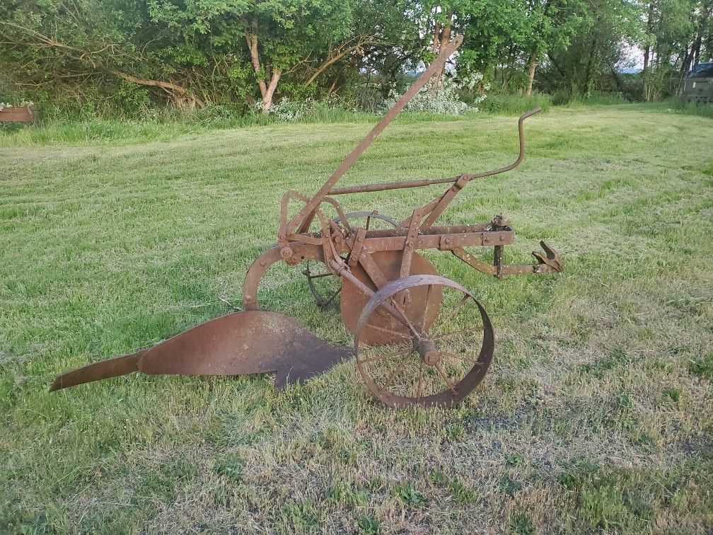 Antique Steel Wheel Plow for Sale in Junction City, OR - OfferUp