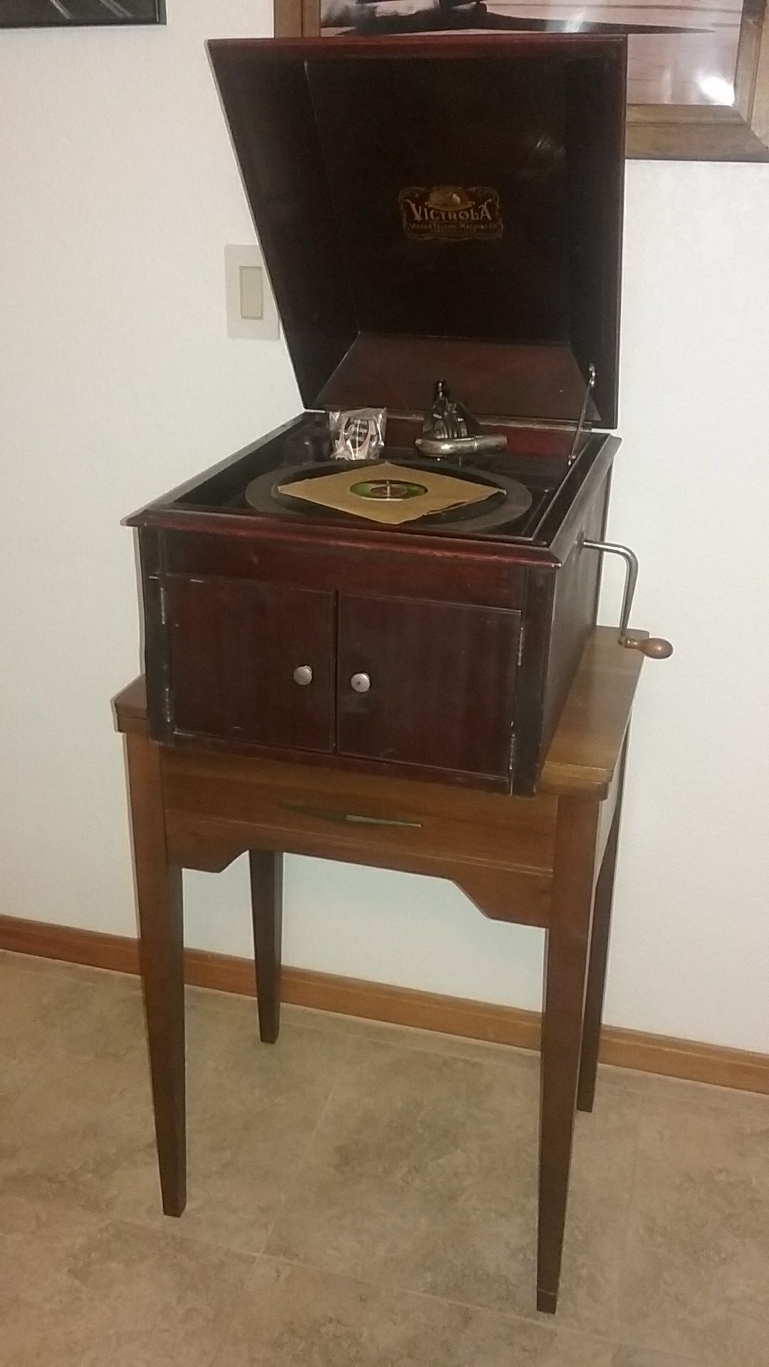 Antique Victrola player for Sale in Scottsdale, AZ - OfferUp