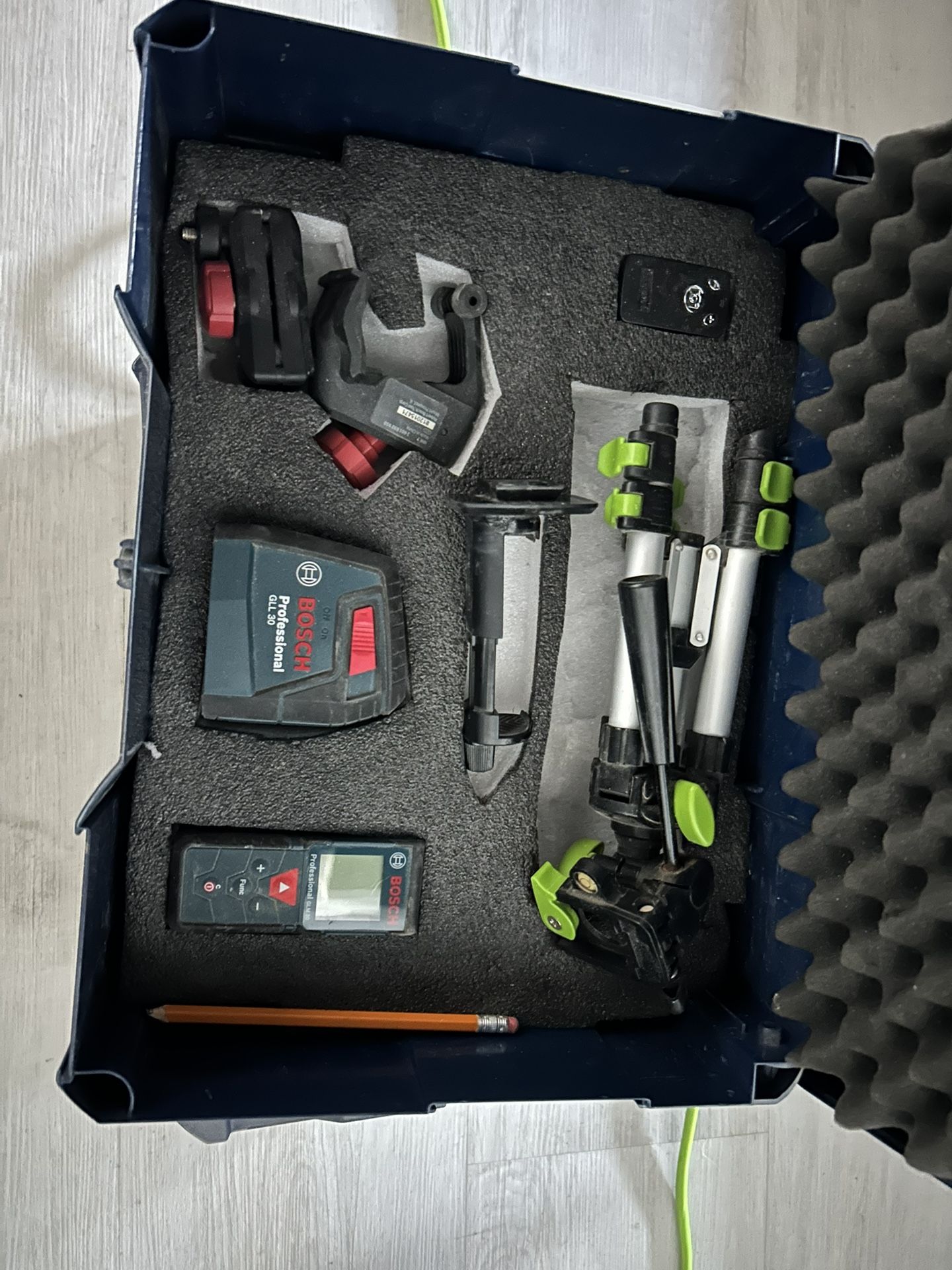 Bosch 30 ft. Cross Line Laser Level Self Leveling with 360 Degree ...