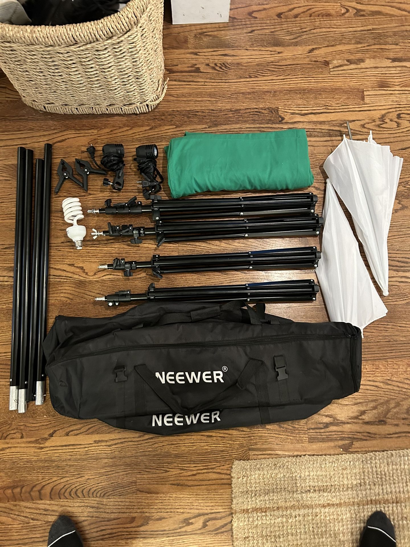Green Screen Photography/Videography Complete Setup for Sale in Seattle ...