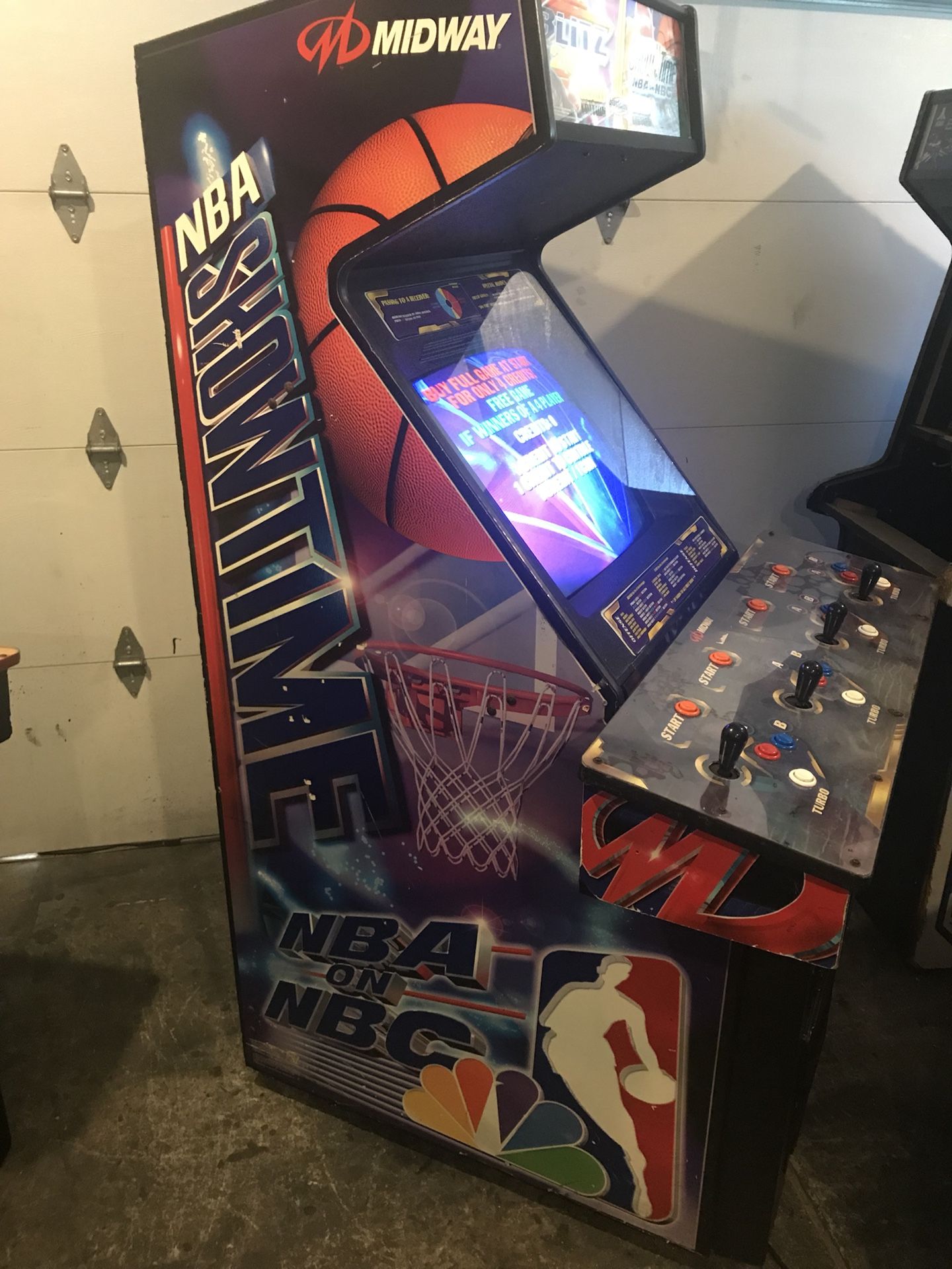 NBA , NFL BLITZ ON NBC ARCADE sport station 2000 GOLD ARCADE GANE 2000 ...