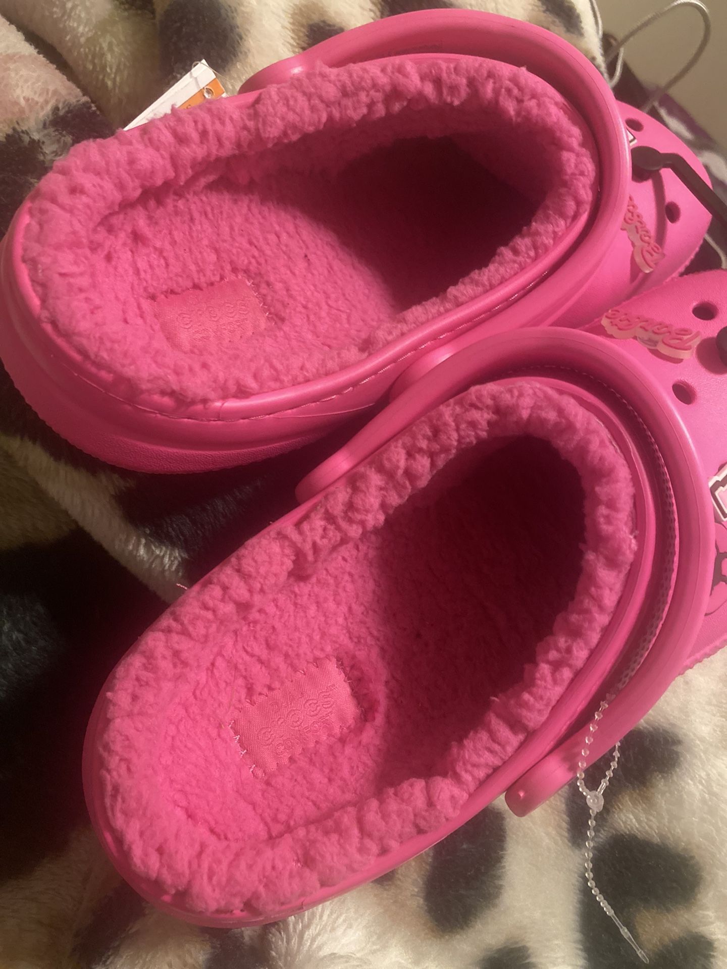 BRAND NEW PINK CROCS FUR INSIDE