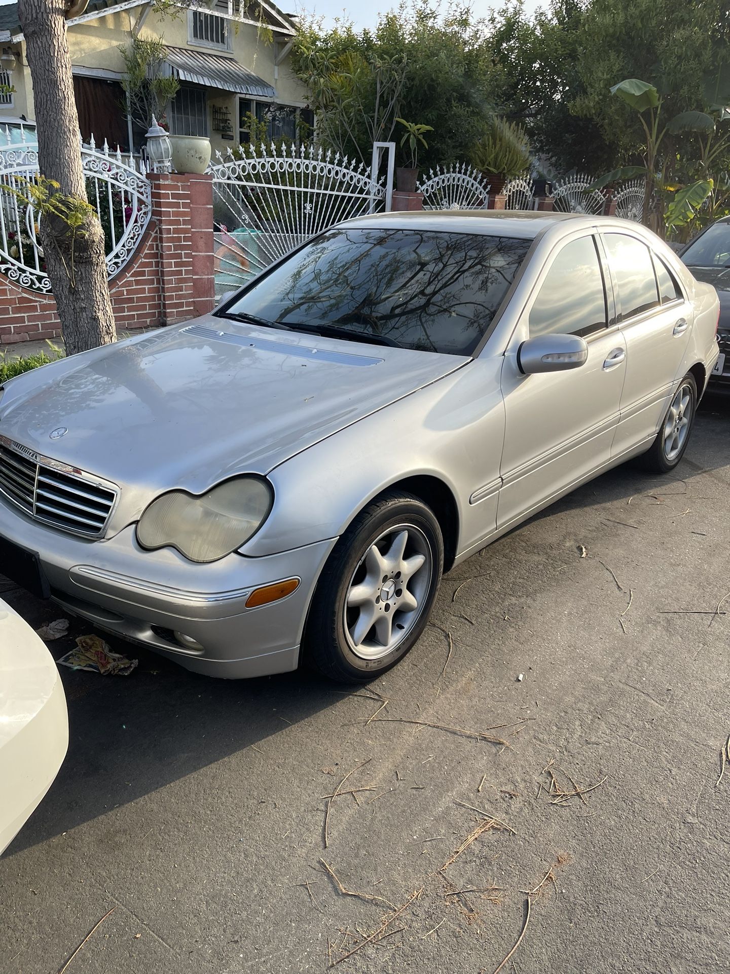 2004 C240 Mercedes Benz V6 for Sale in Los Angeles, CA - OfferUp