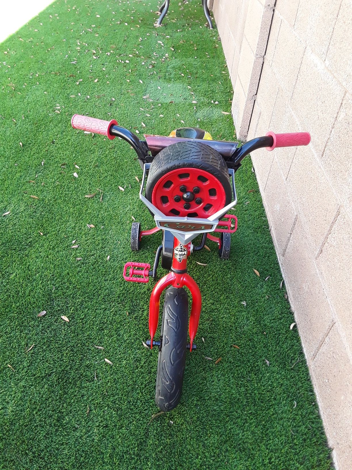 Huffy 12" Disney / Pixar Cars Lightning McQueen Kids Bike with Sounds ...