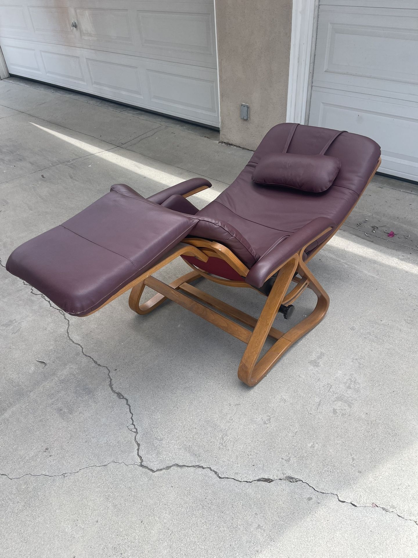 0 Gravity Chair By Relax The Back for Sale in Los Angeles, CA - OfferUp