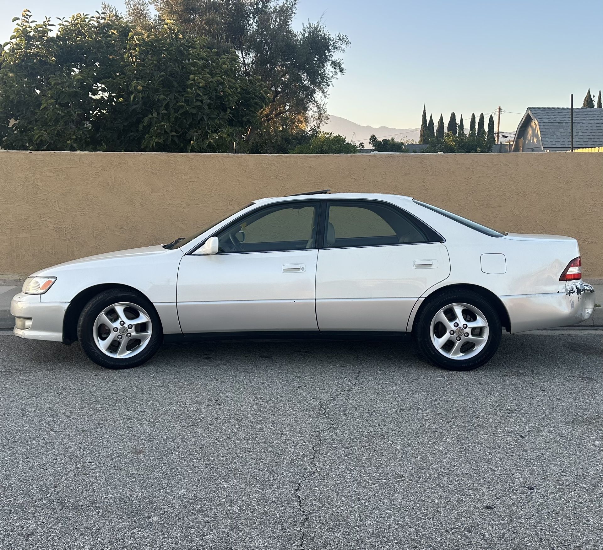 2000 Lexus ES 300 for Sale in Irwindale, CA - OfferUp