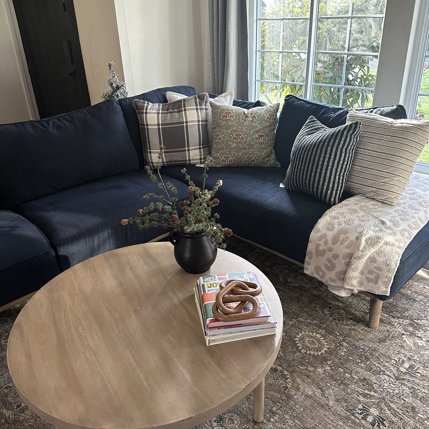 Macys Jolene sectional Sofa for Sale in Kent WA OfferUp