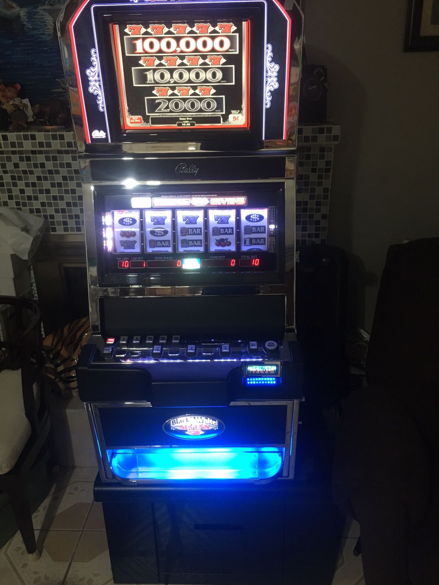 Black and white sevens slot machine for Sale in Las Vegas, NV - OfferUp