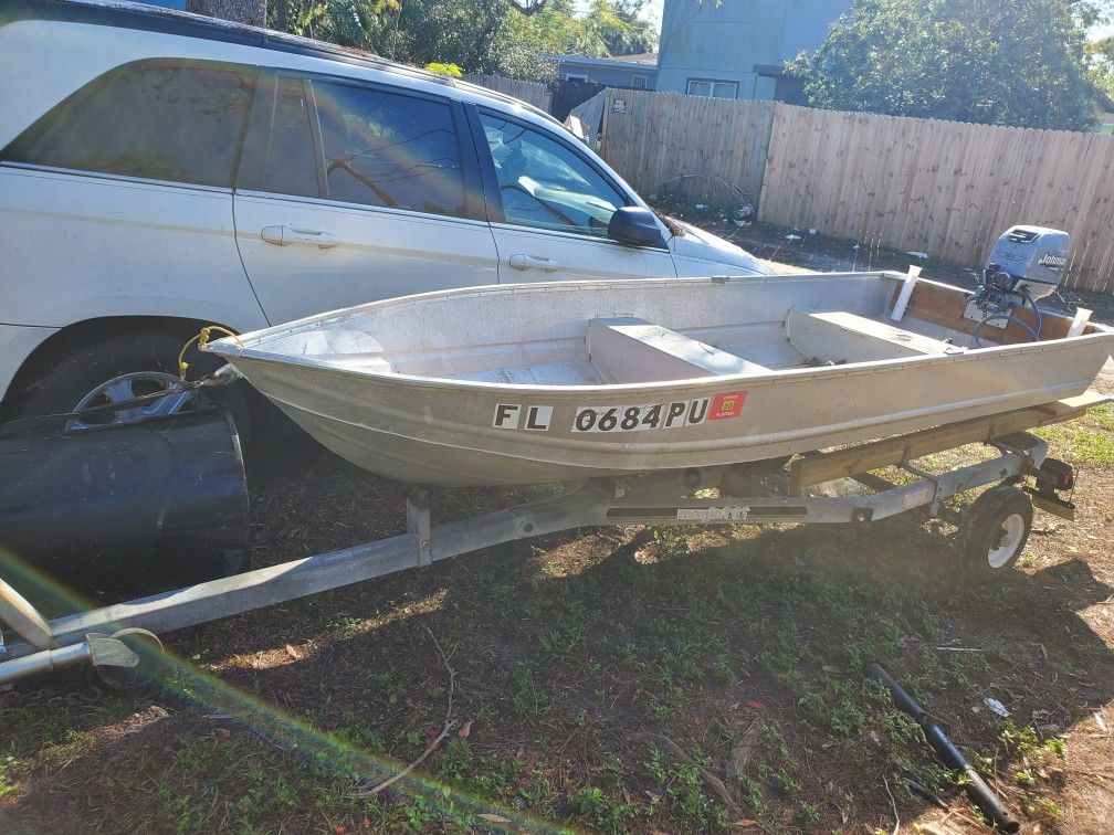 12ft john boat with 6hp motor for Sale in Gulfport, FL - OfferUp