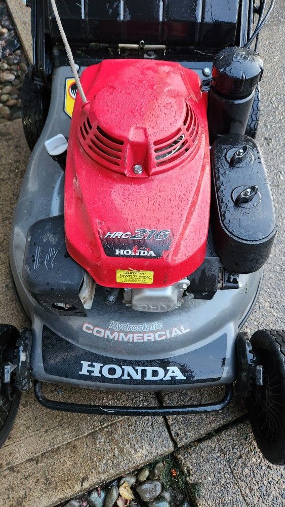 HRC216HXA Lawn MOWER for Sale in Tacoma, WA - OfferUp