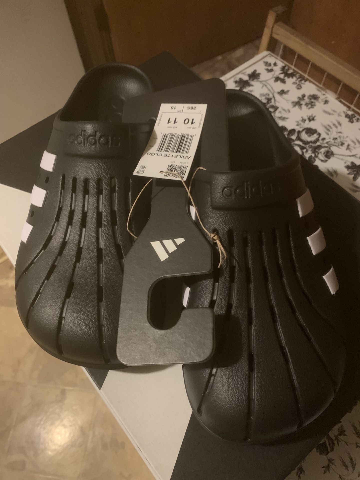 Adidas Slides for Sale in San Antonio, TX - OfferUp