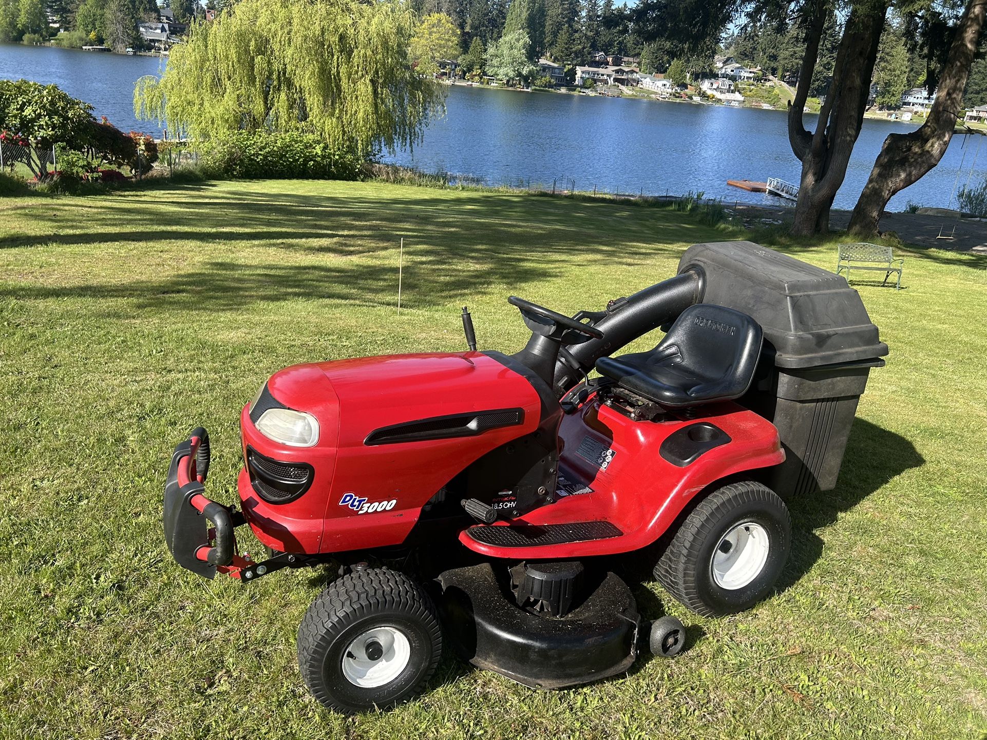 Craftsman DLT 3000 Riding Lawn Mower W Grass Catcher for Sale in ...