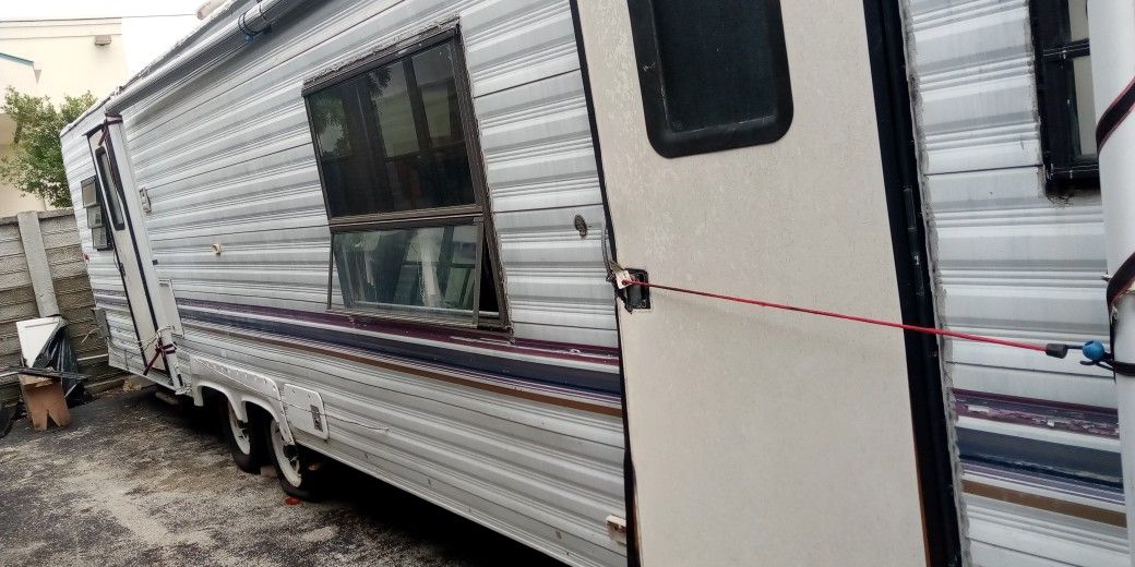 33 Ft Camper for Sale in Pompano Beach, FL - OfferUp