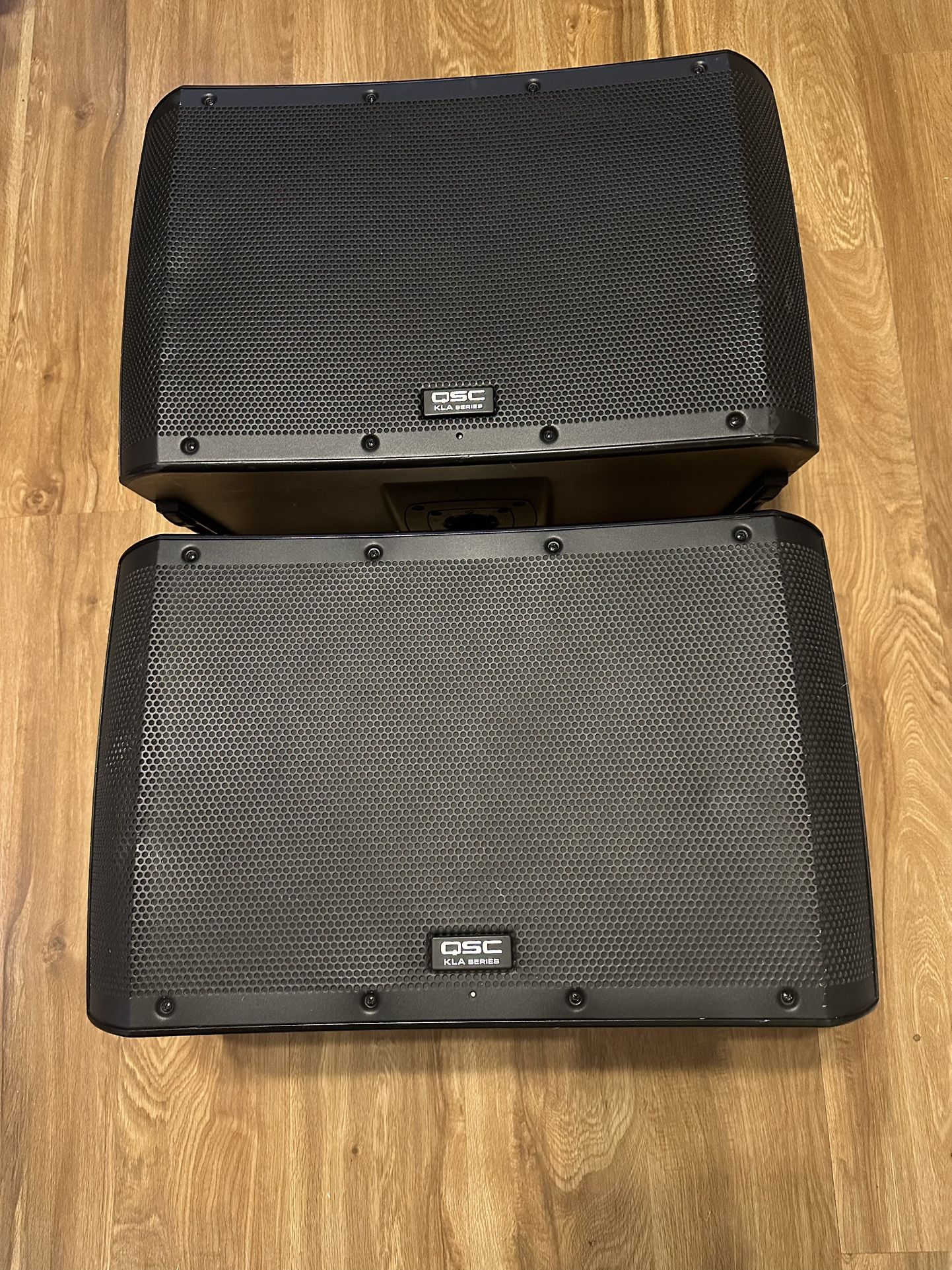 QSC KLA12 1000W 12” Line Array Speakers (Pair) for Sale in Phoenix, AZ ...