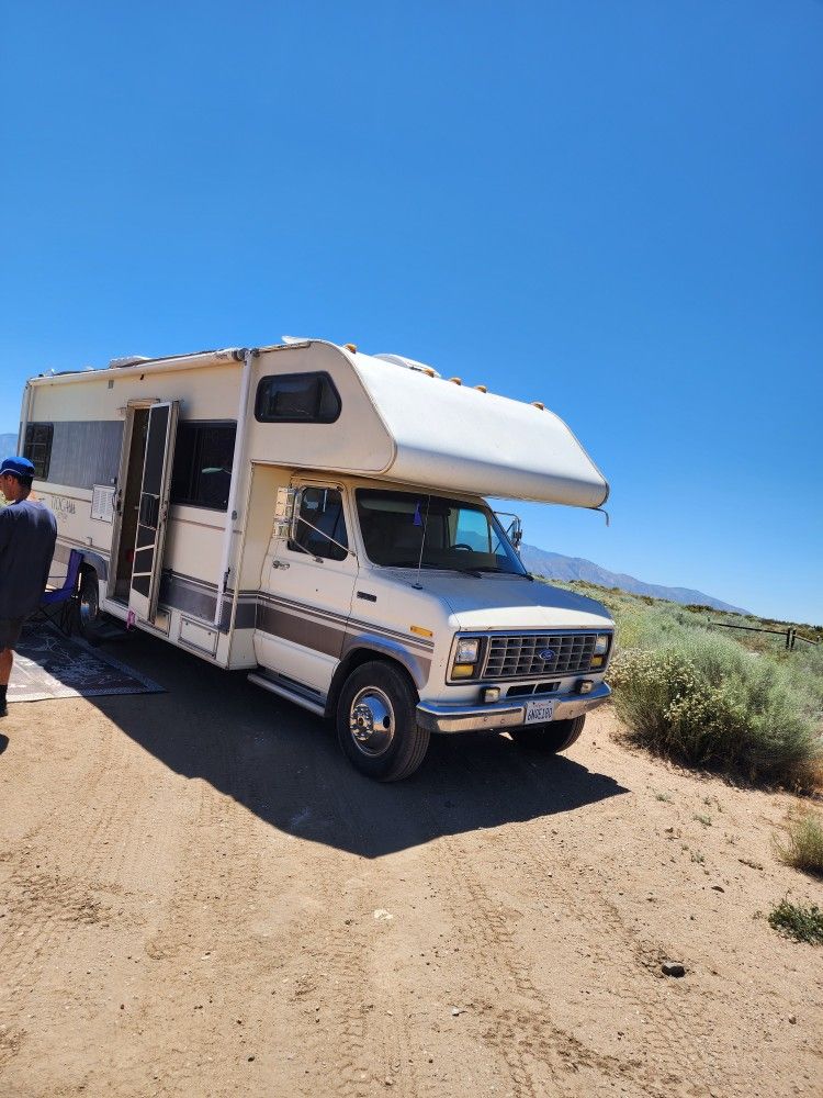 91 Ford E350 Tioga Arrow 27ft for Sale in Long Beach, CA - OfferUp
