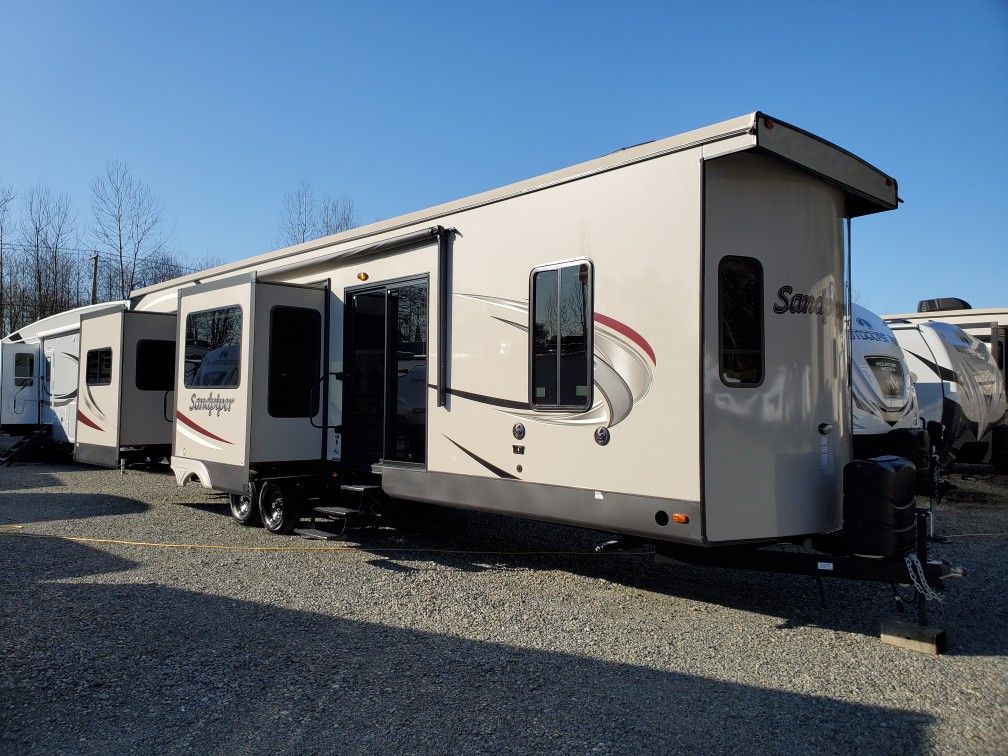 2020 Sandpiper 403RD park model $44,985 for Sale in Sumner, WA - OfferUp