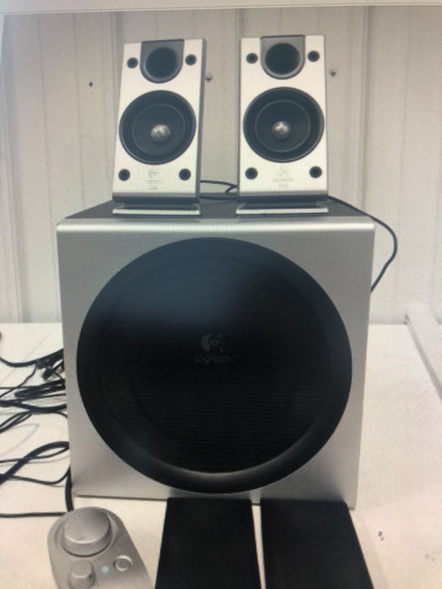 Logitech Z-2300 THX Sound system Powerful, Subwoofer and 2 Satellites ...