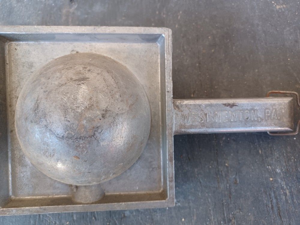 3 1/4" Diameter Cannon Ball/Fishing Sinker Mold w/ladle for Sale in Las ...