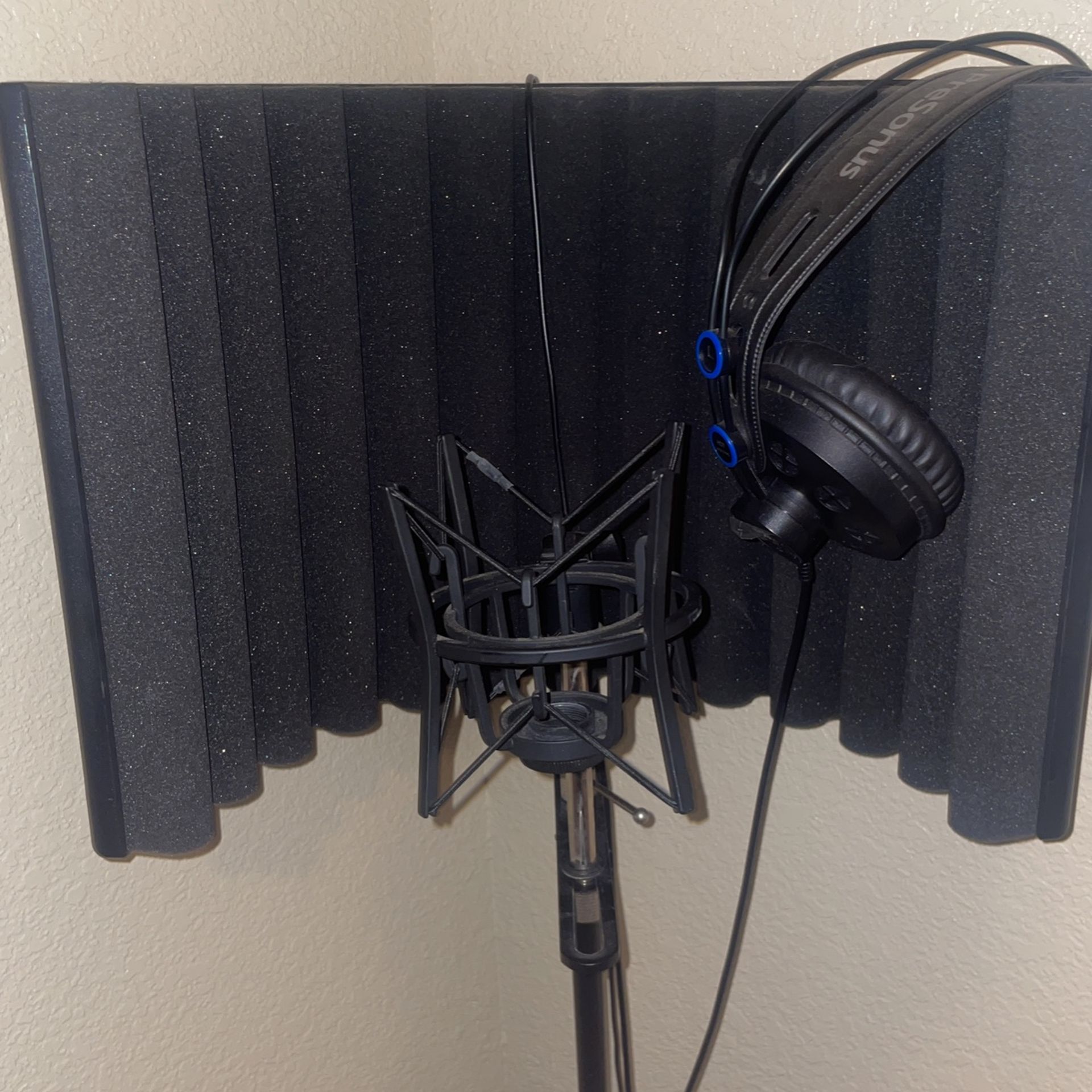 Proline Pop filter Microphone Stand With Headphones for Sale in Tomball ...