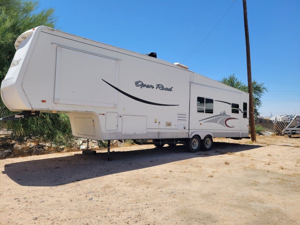 2004 Pilgrim International Open Road RLDS 357 for Sale in Apache ...