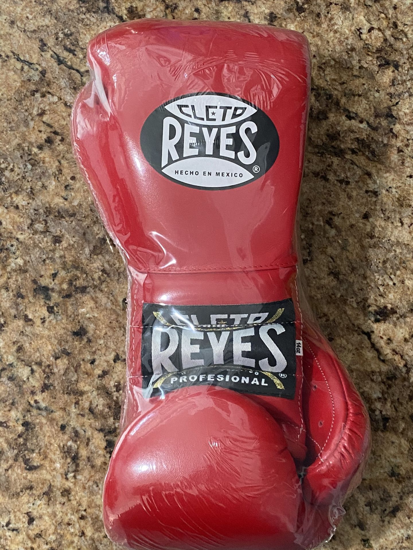 Cleto Reyes 14oz Laced Red for Sale in Santa Ana, CA - OfferUp
