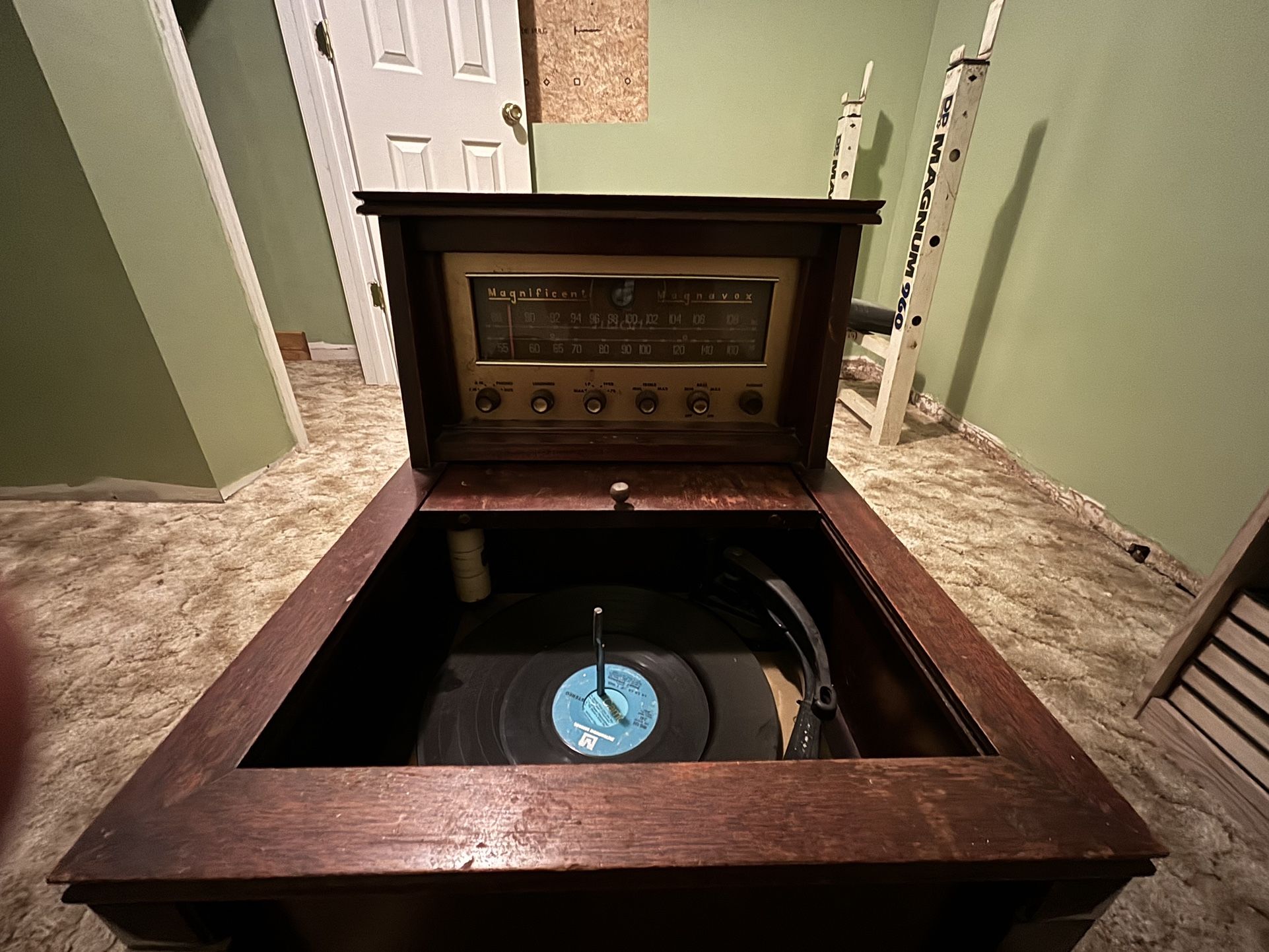 Magnavox Radio/Record Player for Sale in Sevierville, TN - OfferUp