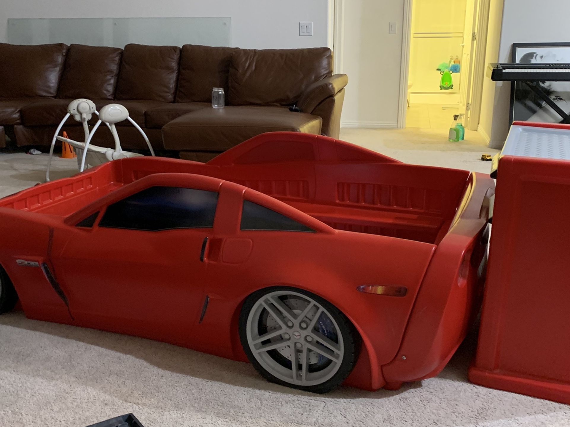 Corvette bed with matching dresser for Sale in Las Vegas, NV - OfferUp