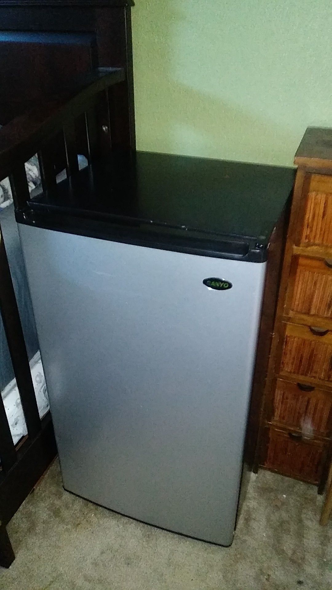 Sanyo Compact mini fridge for Sale in Vancouver, WA - OfferUp