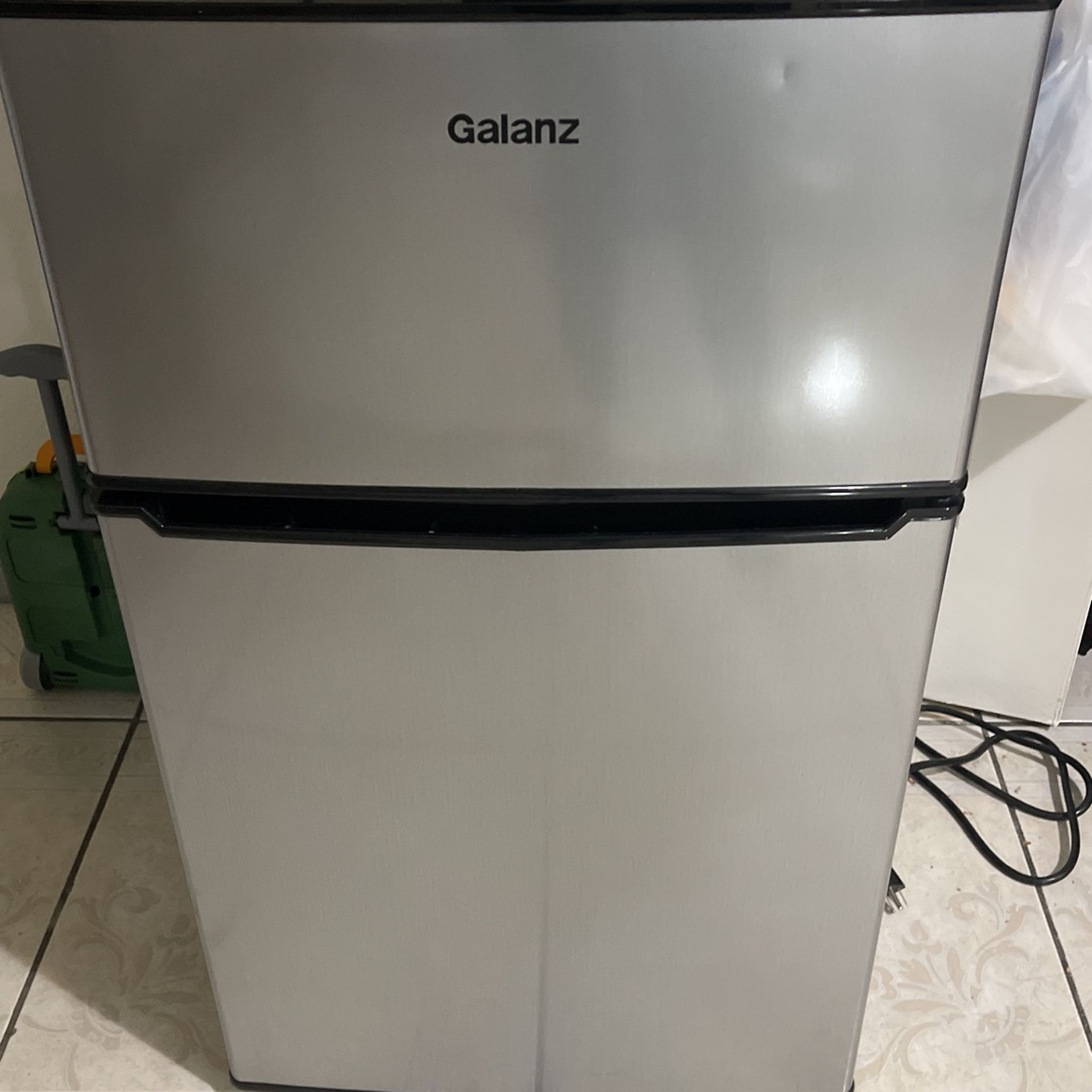 Galanz - Mini Fridge for Sale in South Pasadena, CA - OfferUp