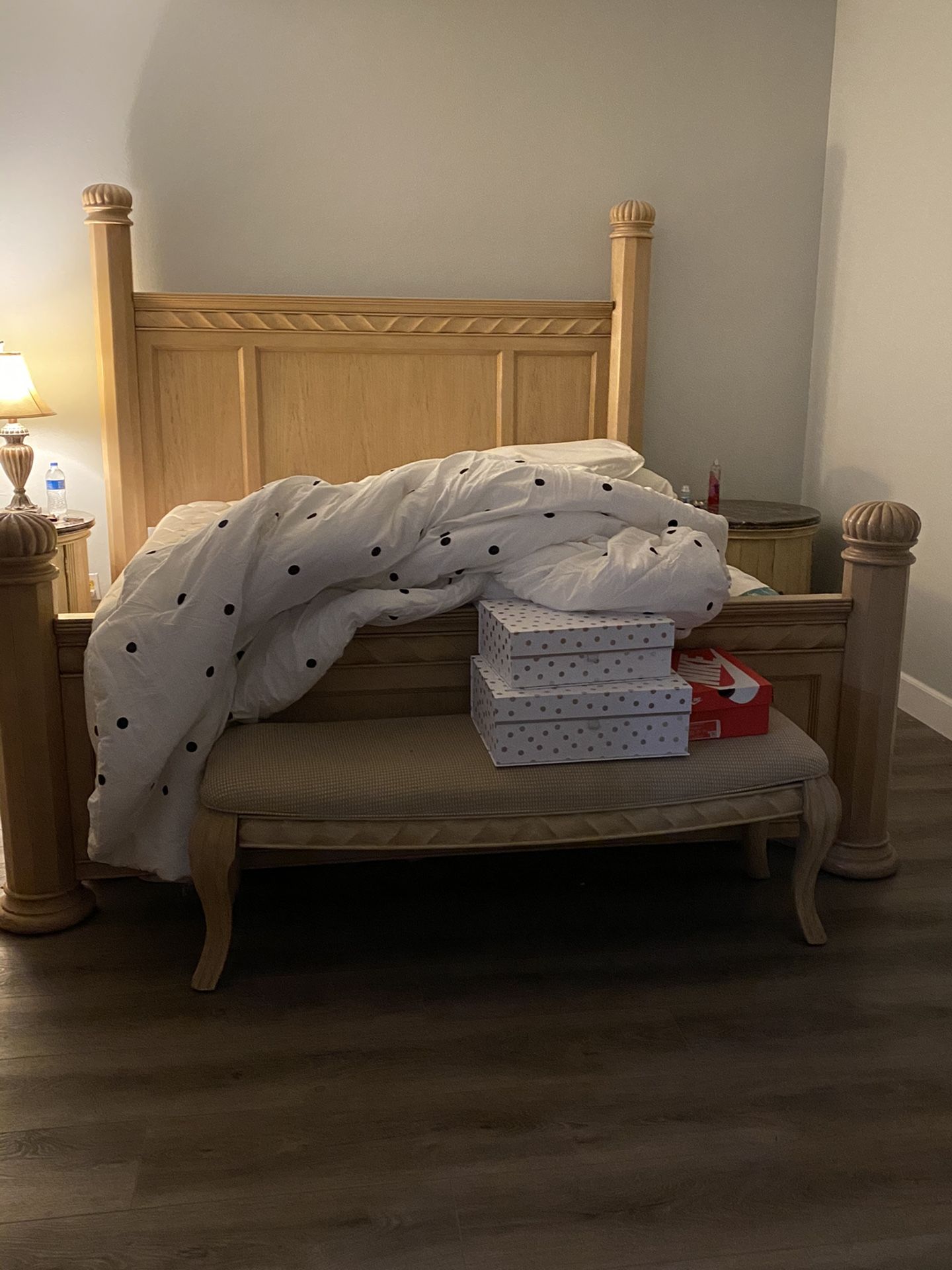 Bernhardt Rendition king bedroom set for Sale in La Verne, CA - OfferUp