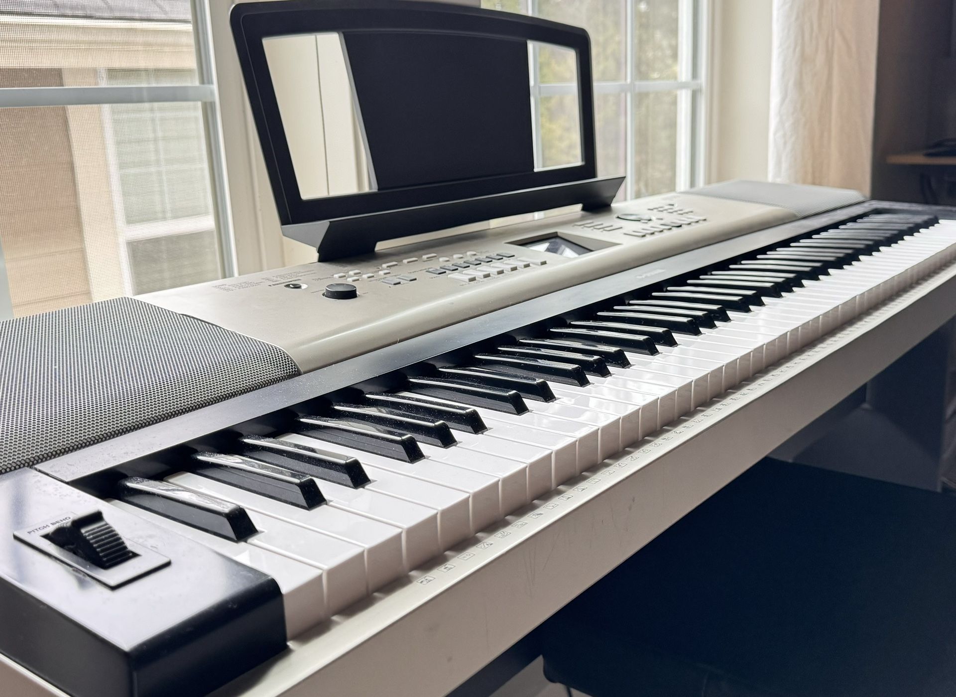 Yamaha (YPG-535) 88-key Piano w/ stand, bench, & pedal for Sale in Issaquah, WA - OfferUp