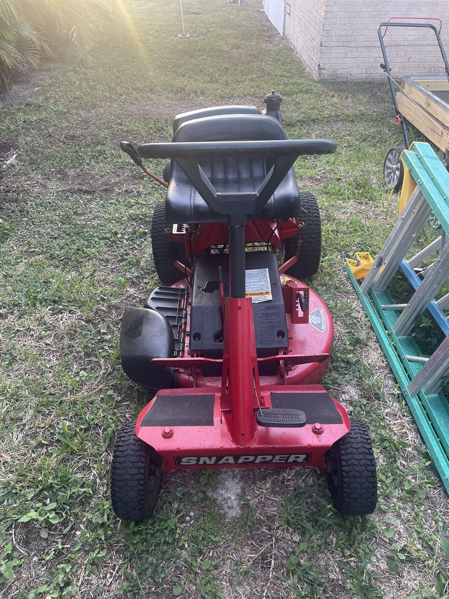 Snapper Riding Mower 9.0 hp for Sale in Fort Lauderdale, FL - OfferUp