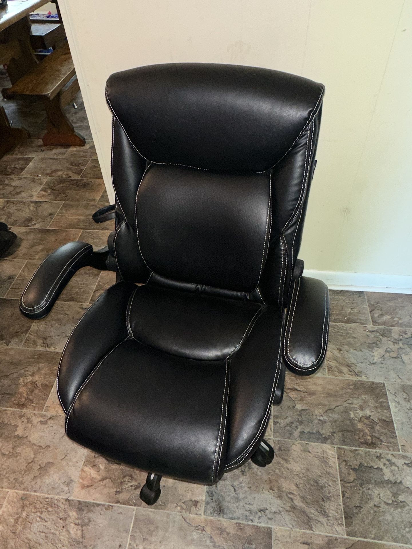 Black Luxury Business Chair for Sale in Dothan, AL - OfferUp